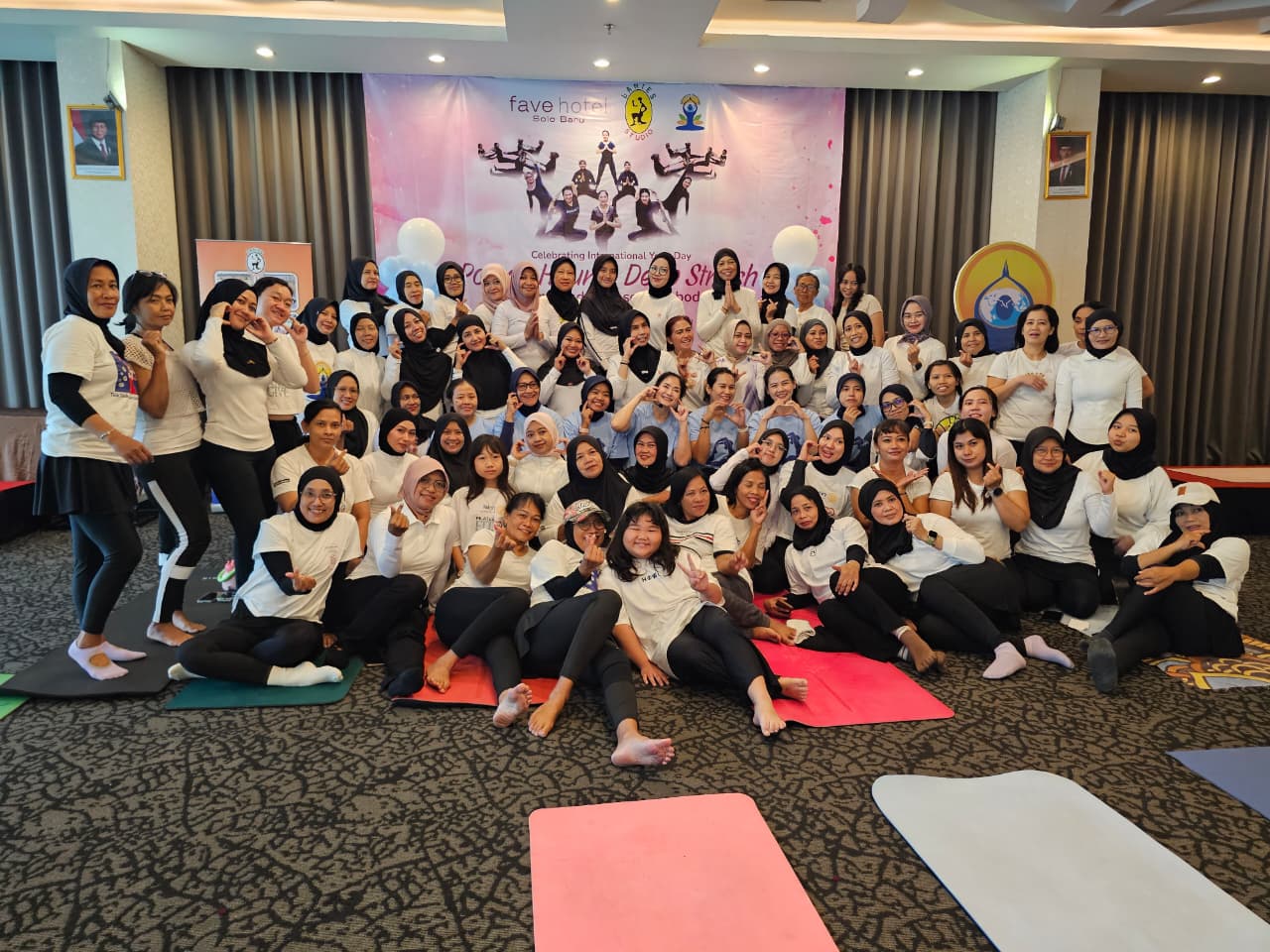 KOLABORASI FAVE HOTEL SOLO BARU DAN LANIES STUDIO RAYAKAN YOGA DAY